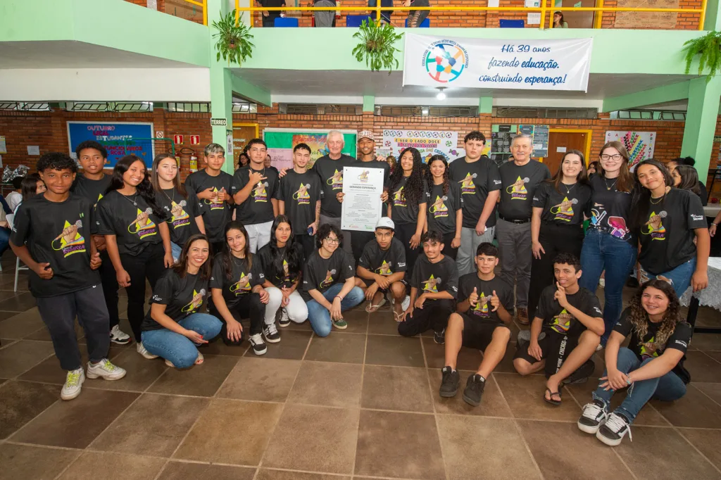 Estudantes do Santa Vitória lançam videoclipe do Rap do Cooperativismo ...